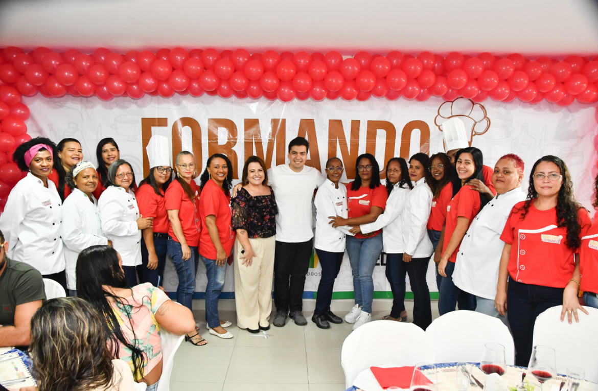 Formando e Cozinhando realiza formatura de mais 25 alunos